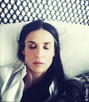 Demi Moore tweets “death mask” pic « Celebrity Gossip and Movie News