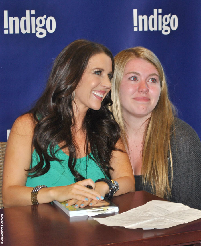 Pattie poses with a fan « Celebrity Gossip and Movie News