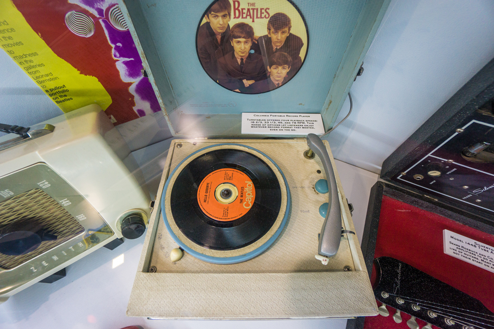 Music items from the 1960s including a record player with a 45 RPM ...