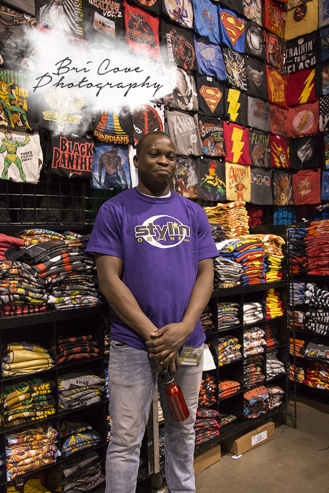 Comicon Vendors are happy to help! « Celebrity Gossip and Movie News